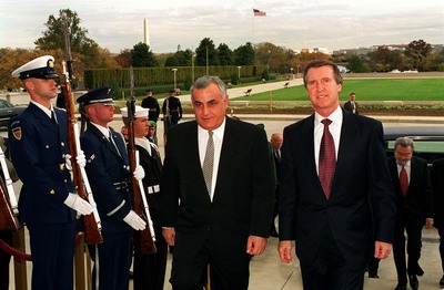 Secretary Cohen escorts Minister Yitzhak Mordechai into the Pentagon.