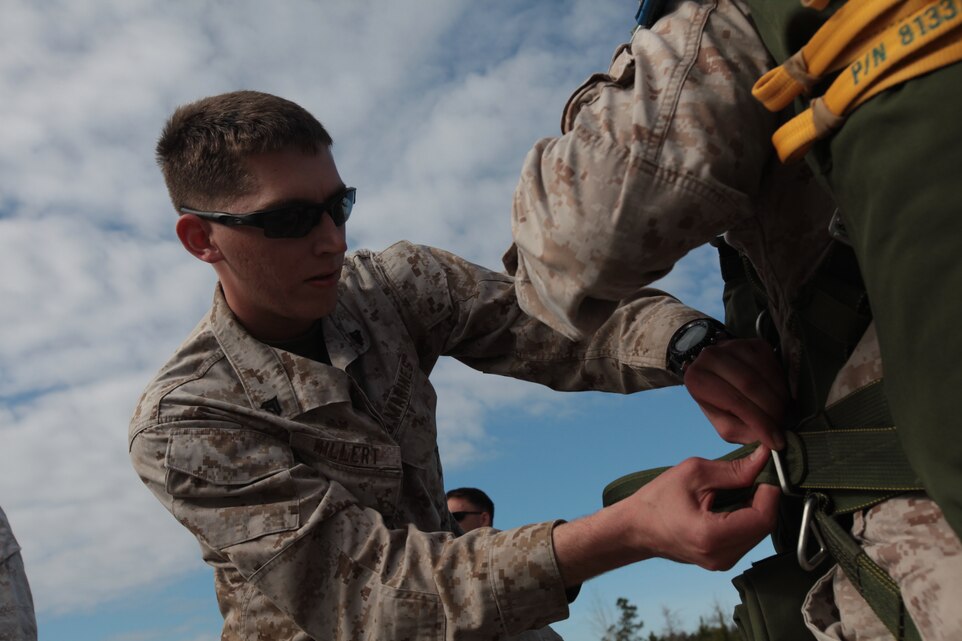 Consistency, safety key to 2nd Recon Bn. jumps > 2nd Marine Division ...