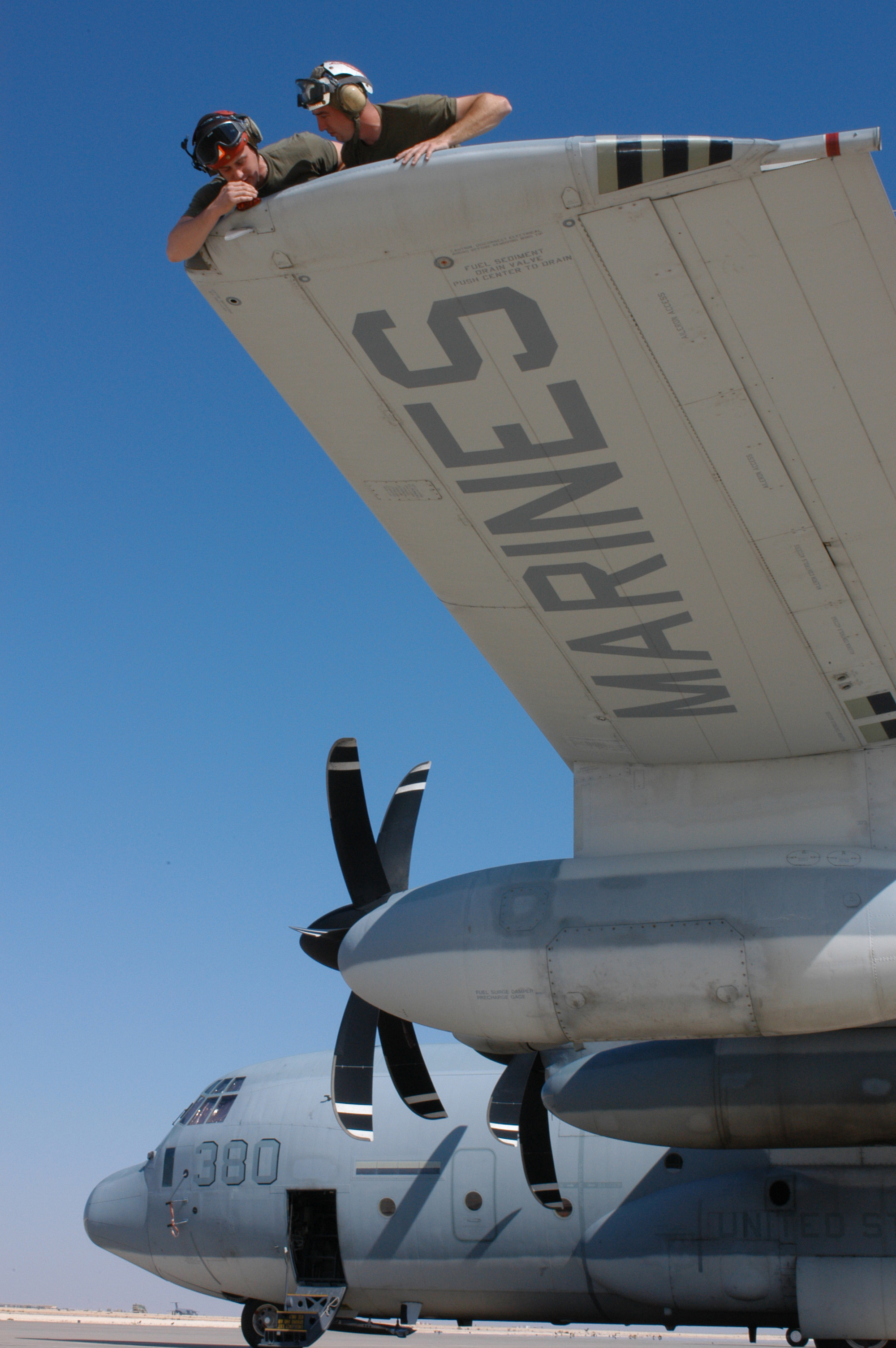 VMGR-252 soars high in the Iraqi skies > 2nd Marine Aircraft Wing ...
