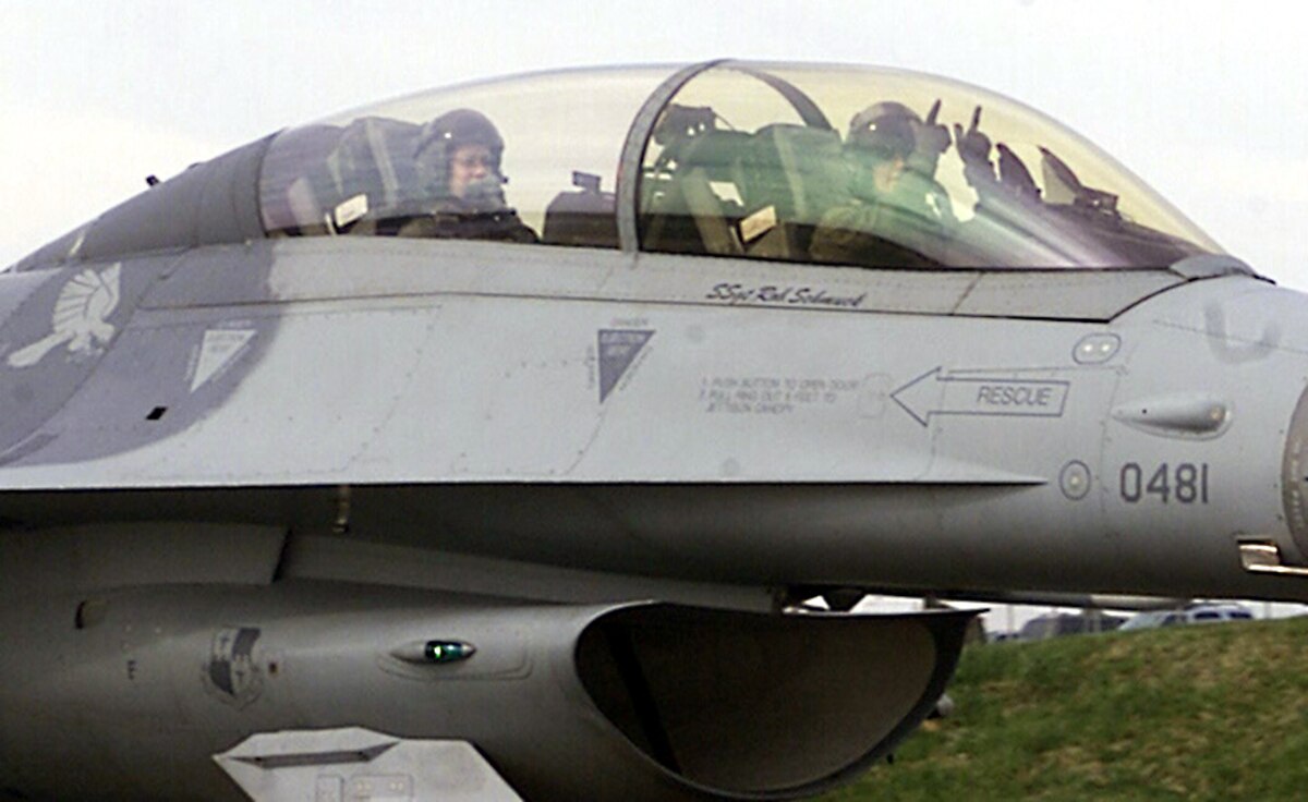 Female fighter pilots take on challenges full throttle > Air Force ...