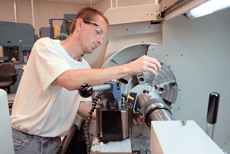 Machinist full of money-saving ideas > U.S. Marine Corps Forces Reserve ...