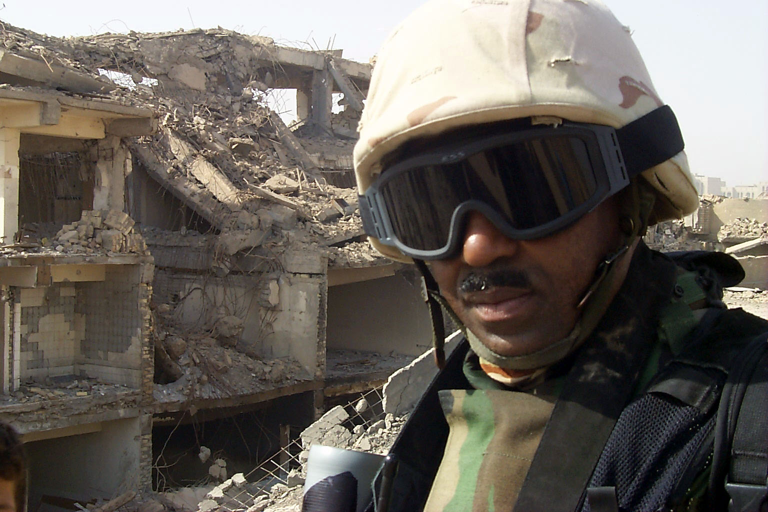 Photographers capture bomb damage in Iraq > Air Force > Article Display