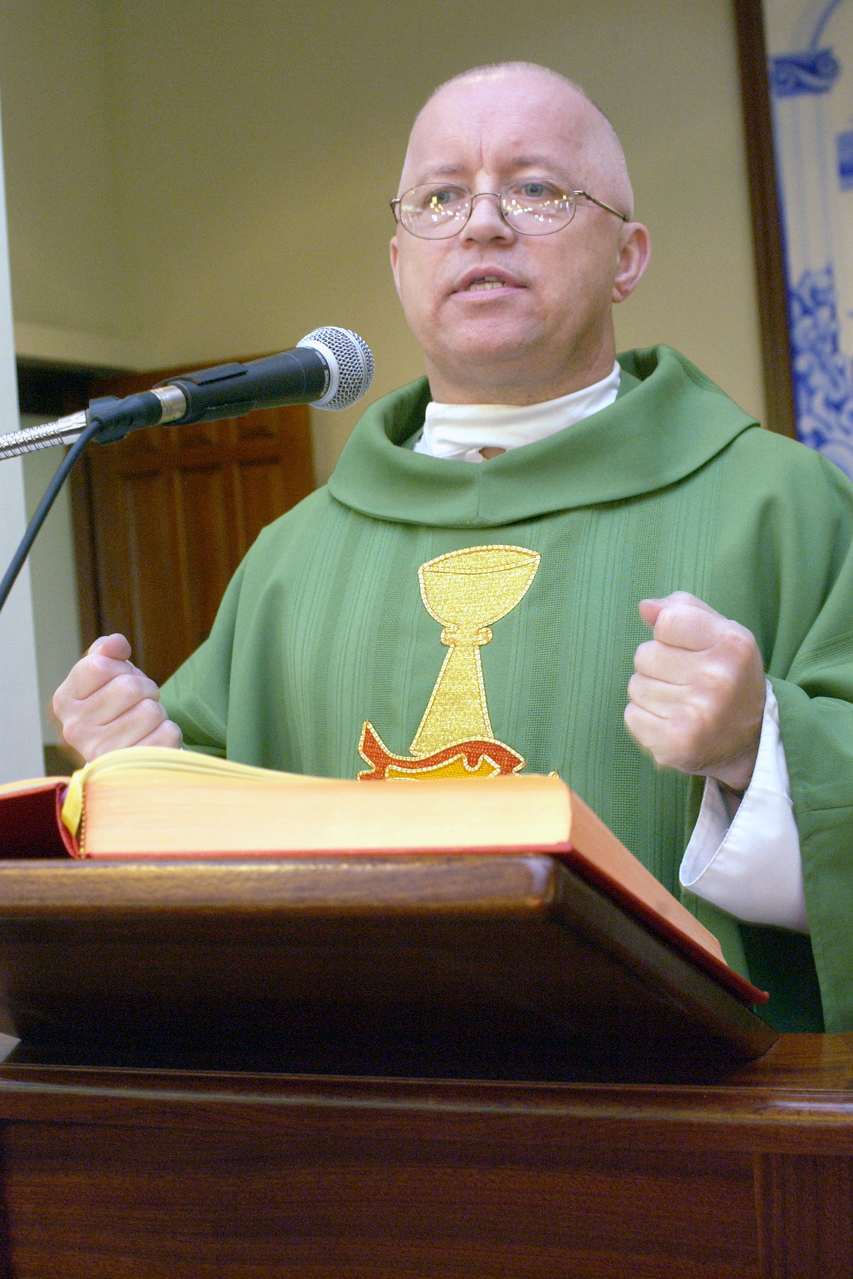 Chaplain recalls journey from communism > Air Force > Article Display