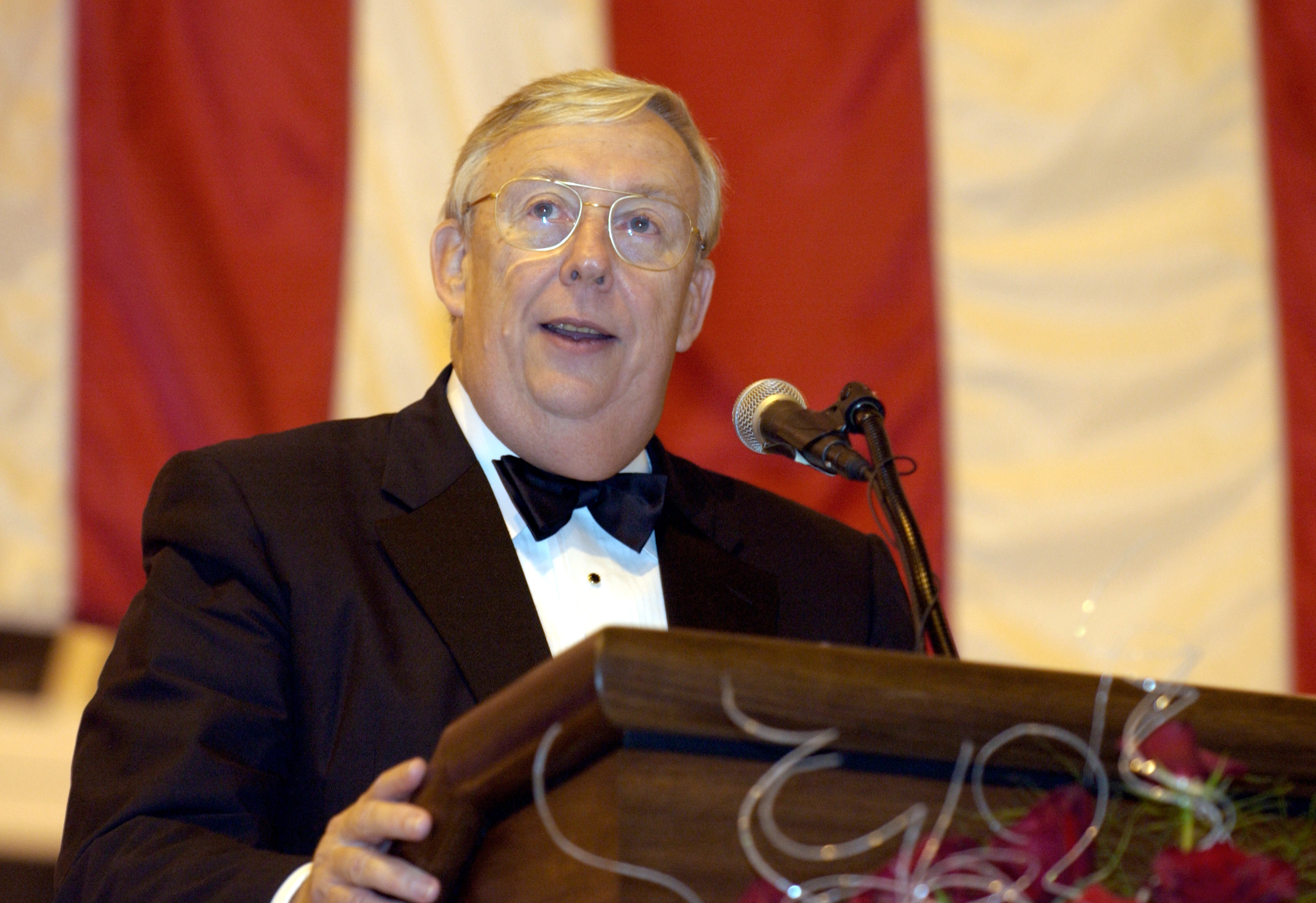 Roche receives Order of the Sword > Air Force > Article Display