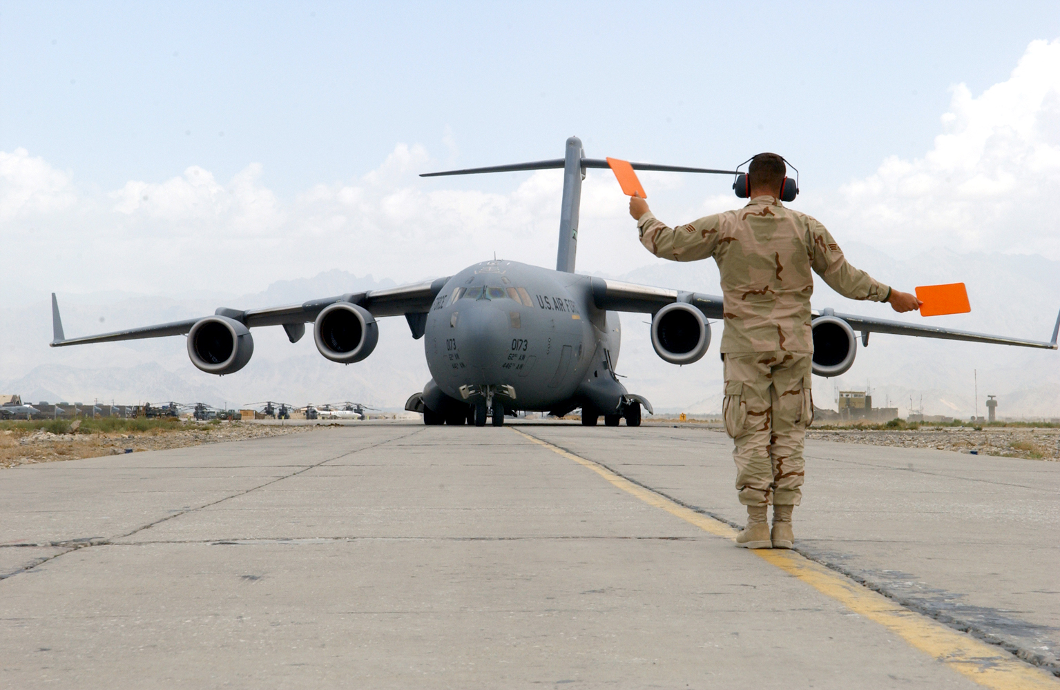 Transient-alert team packs ‘em in > Air Force > Article Display