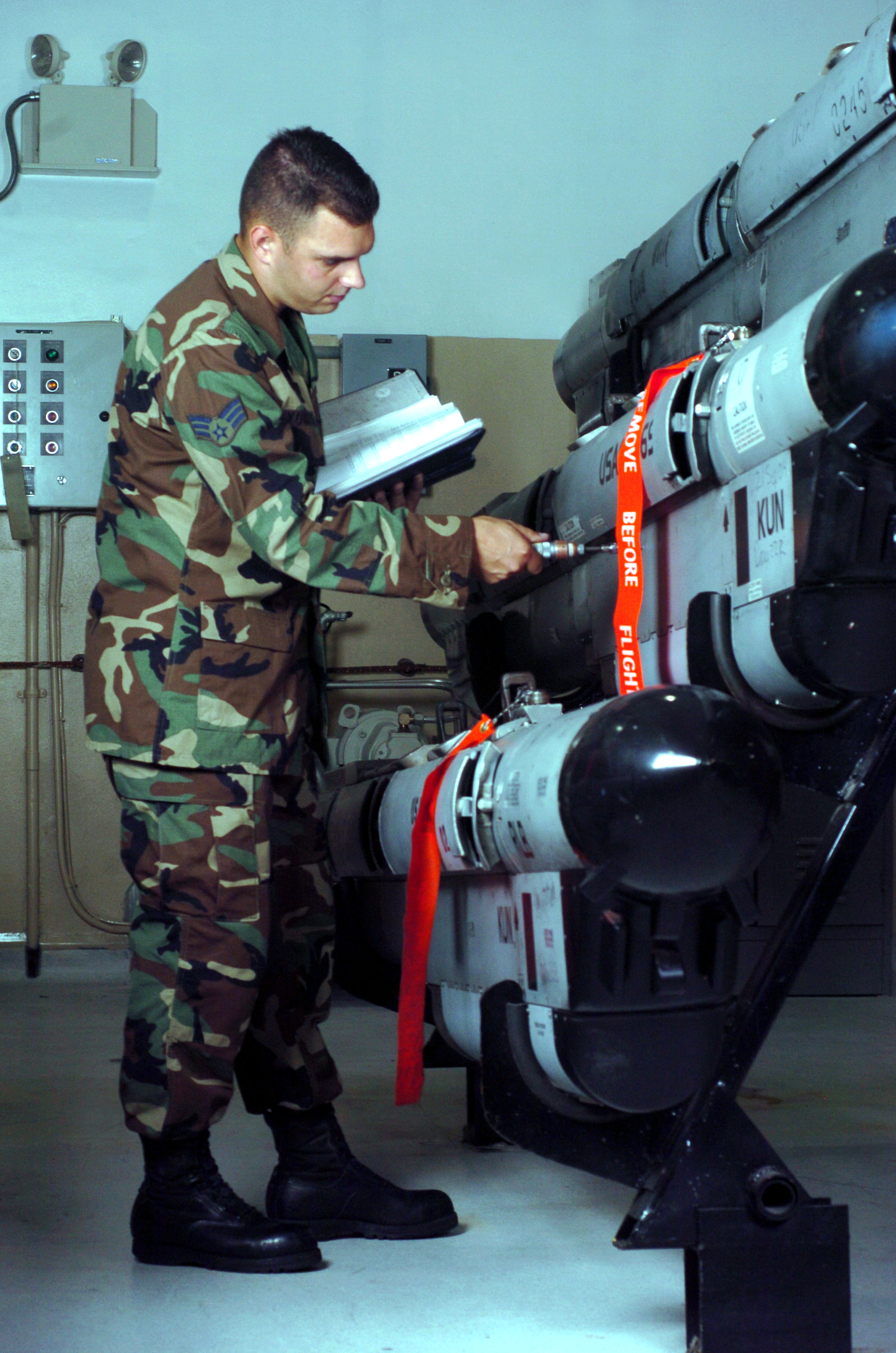 Avionics techs protect fighters > Air Force > Article Display