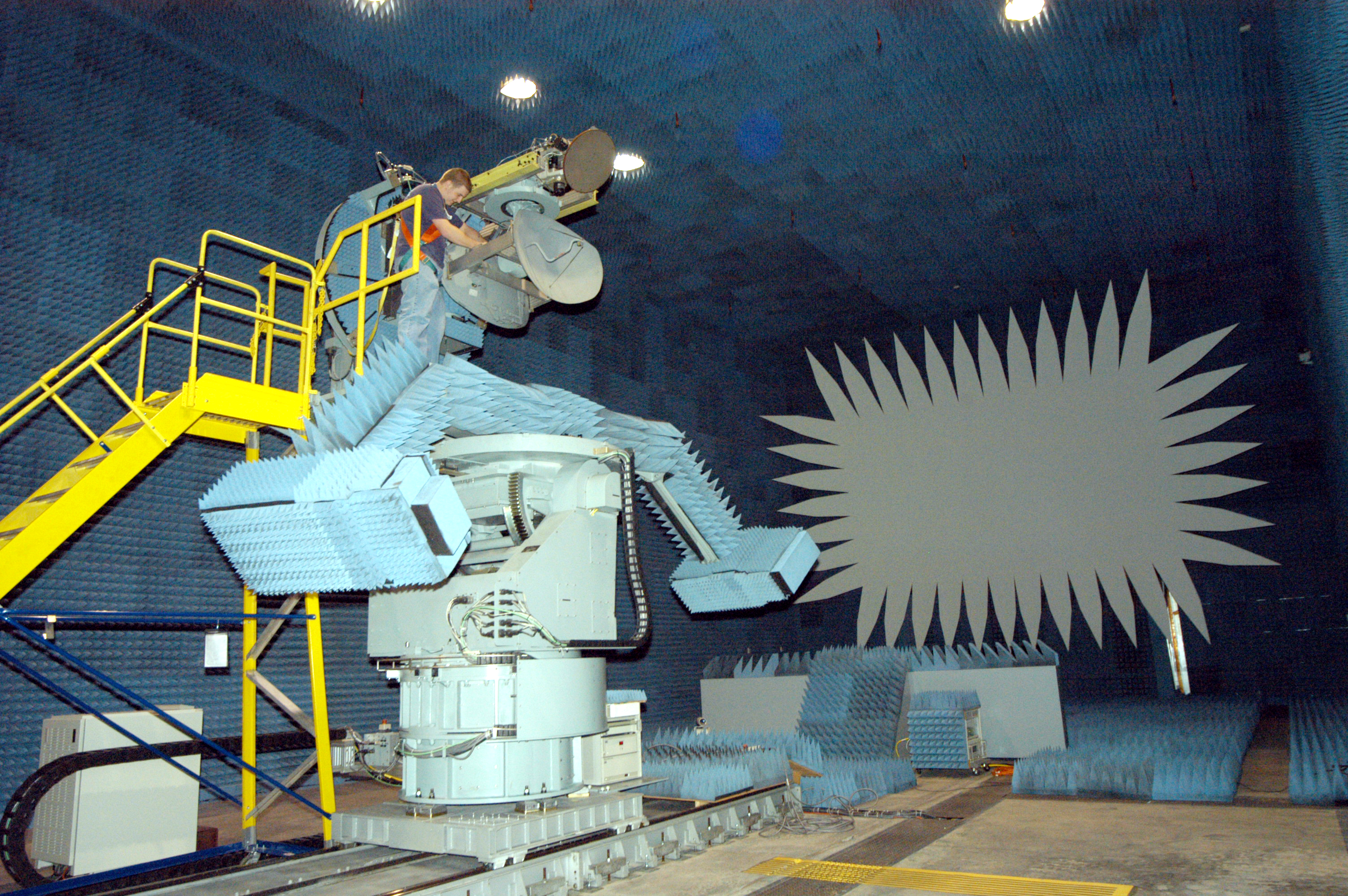 Antenna shop technicians make waves > Air Force > Article Display