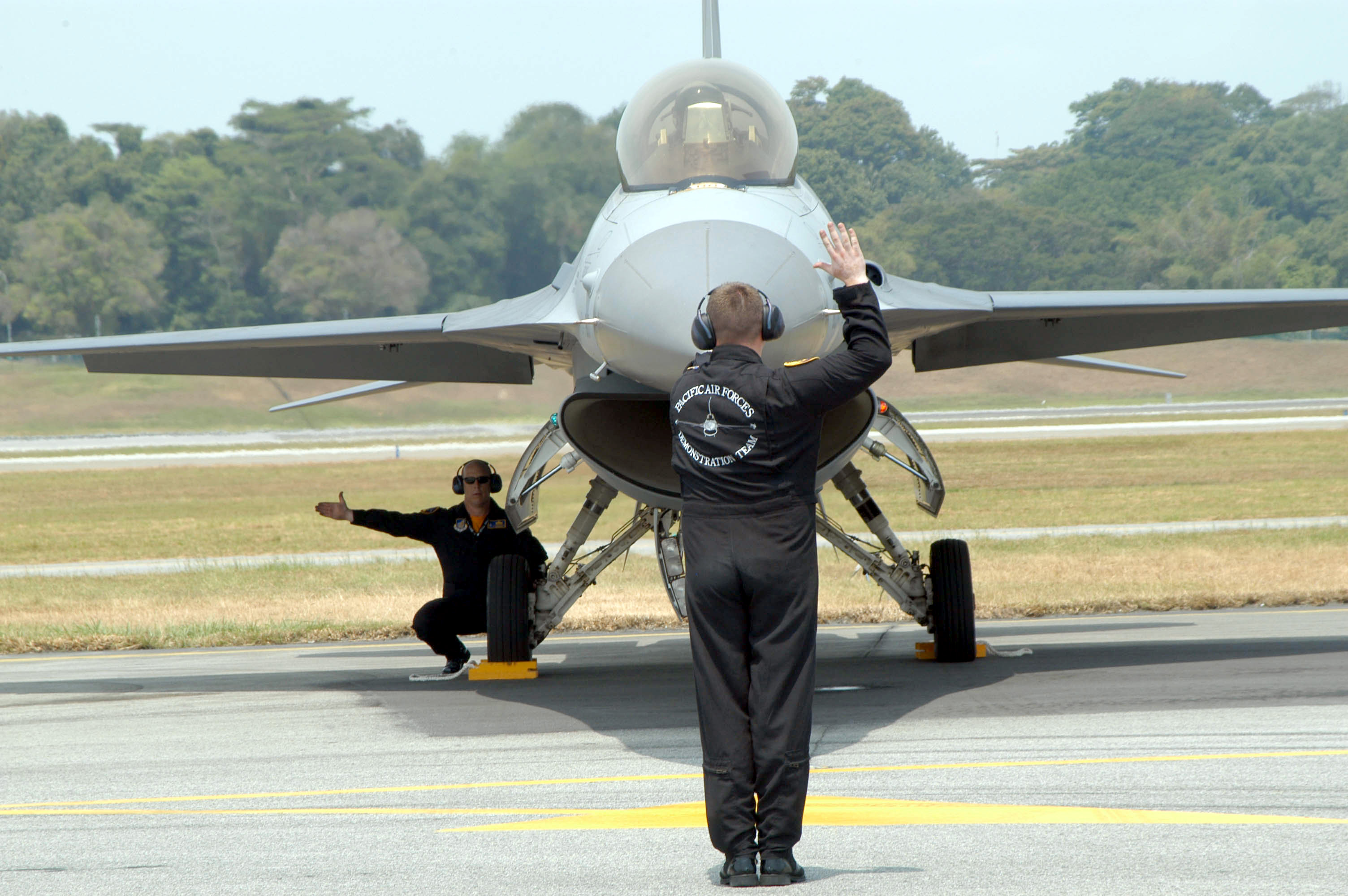 Asian Aerospace 2004 highlights capability, technology > Air Force ...