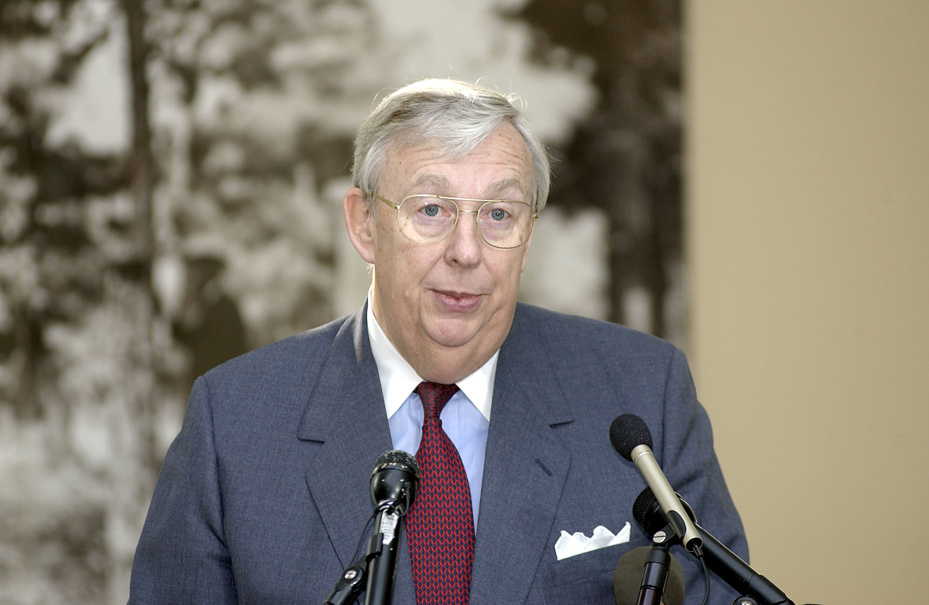 Roche unveils AF hero memorial > United States Marine Corps Flagship > News