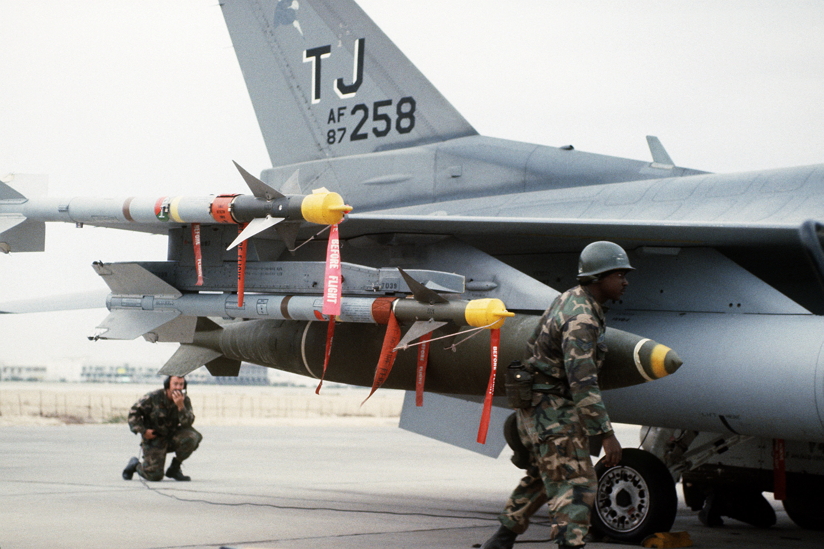 Loading ordnance on a F-16C Fighting Falcon