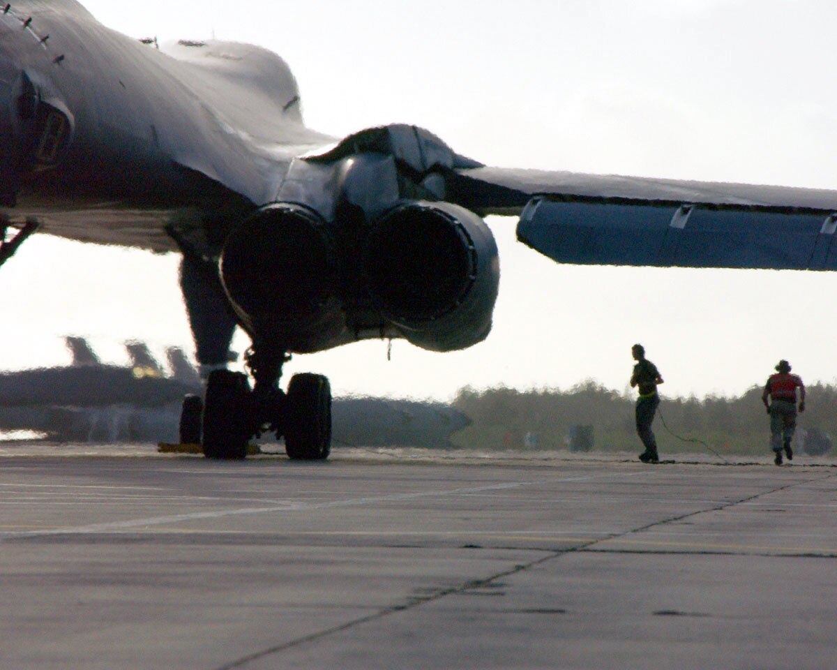 Days are long for B-1 aircrews > Air Force > Article Display