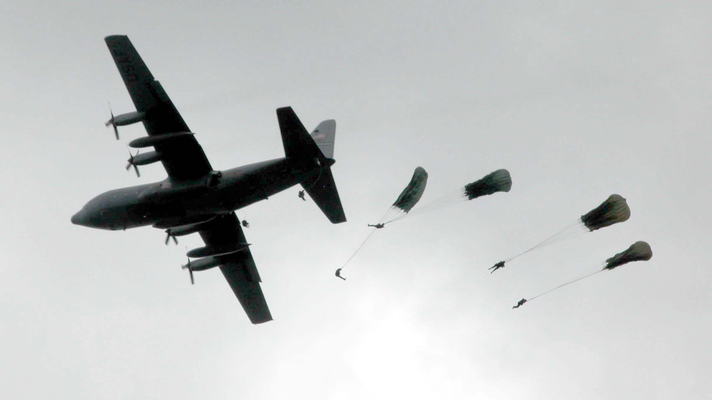 America, France pay tribute to airborne heroes > Air Force > Article ...