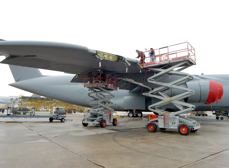 Battle-damaged C-5 repaired, ready for duty > U.S. Air Force > Article ...