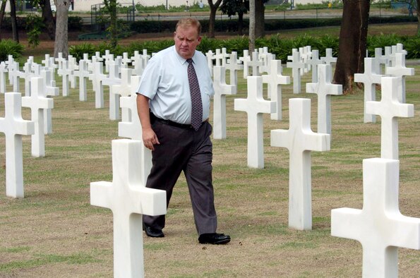 Former Airman oversees U.S. cemetery in Manila > U.S. Air Force ...