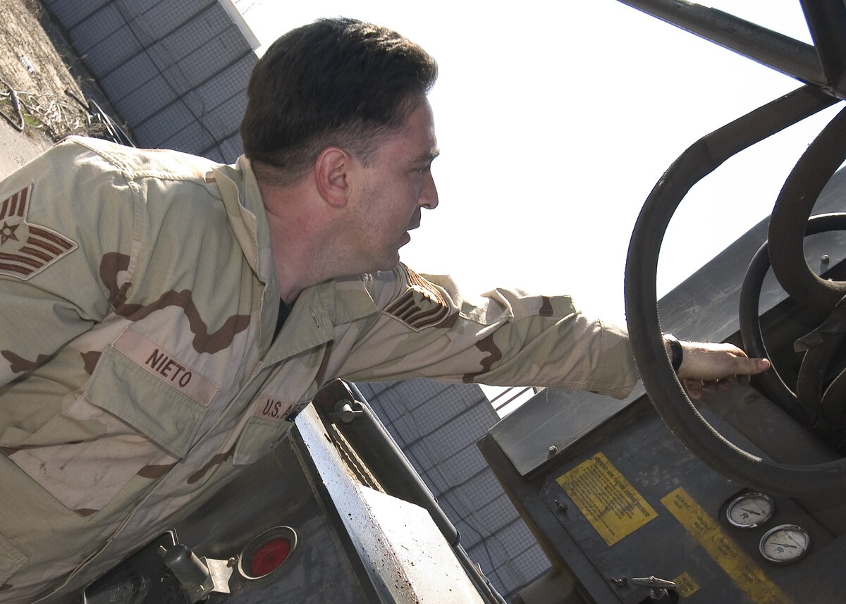 Mechanics save Condor from extinction > Air Force > Article Display