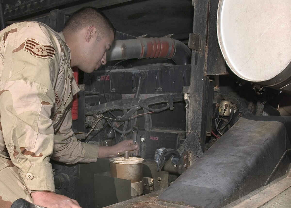 Mechanics save Condor from extinction > Air Force > Article Display
