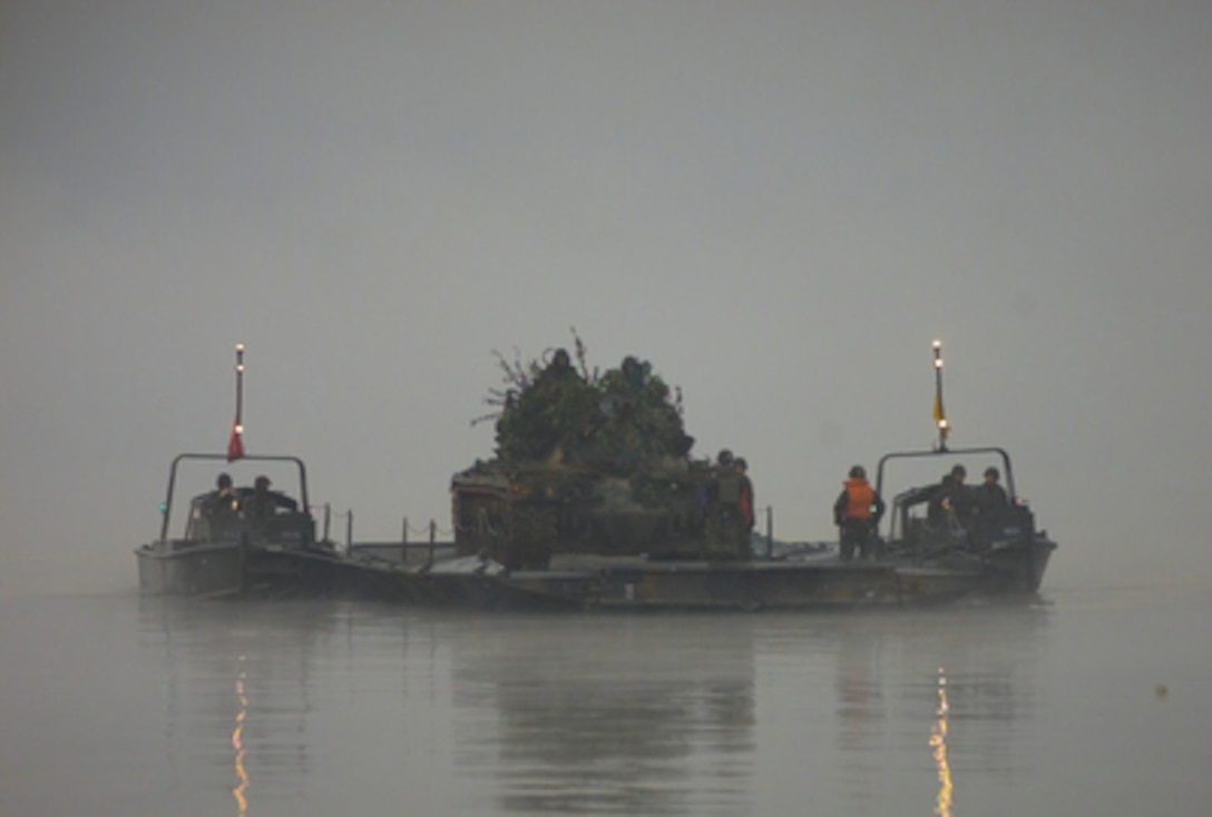 U.S Marine Combat Engineers use Mark 2 Bridge Erection Boats. | U.S ...