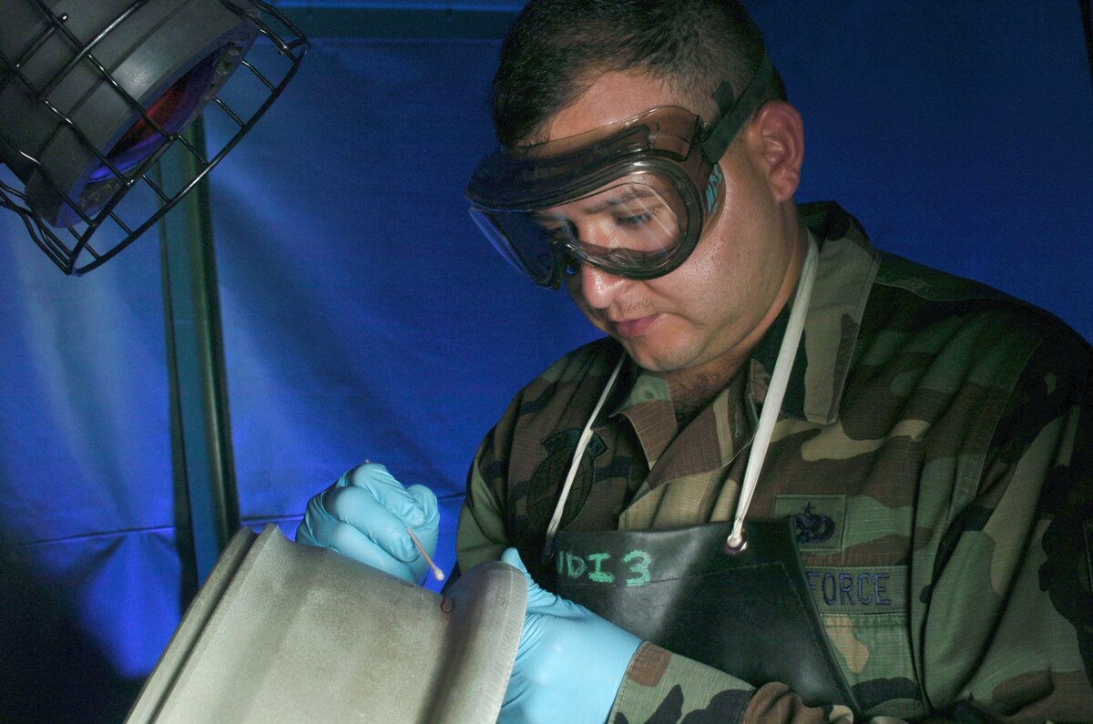 Nondestructive inspection technicians ensure aviation safety > Air ...