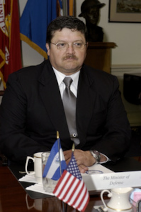 El Salvadorian Minister of Defense Gen. Otto Alejandro Romero meets ...