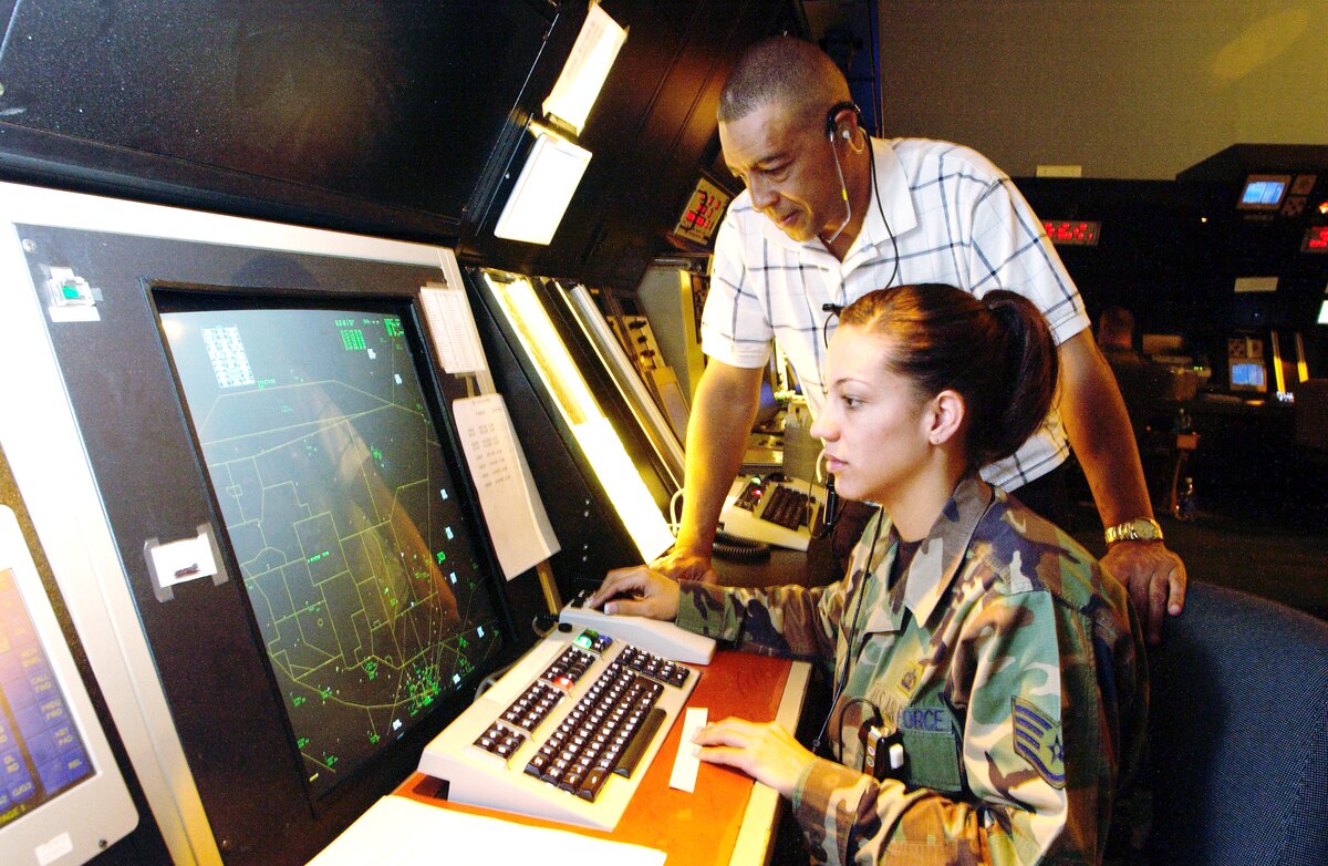 Two generations of air traffic controllers keep Nellis sky safe > Air ...