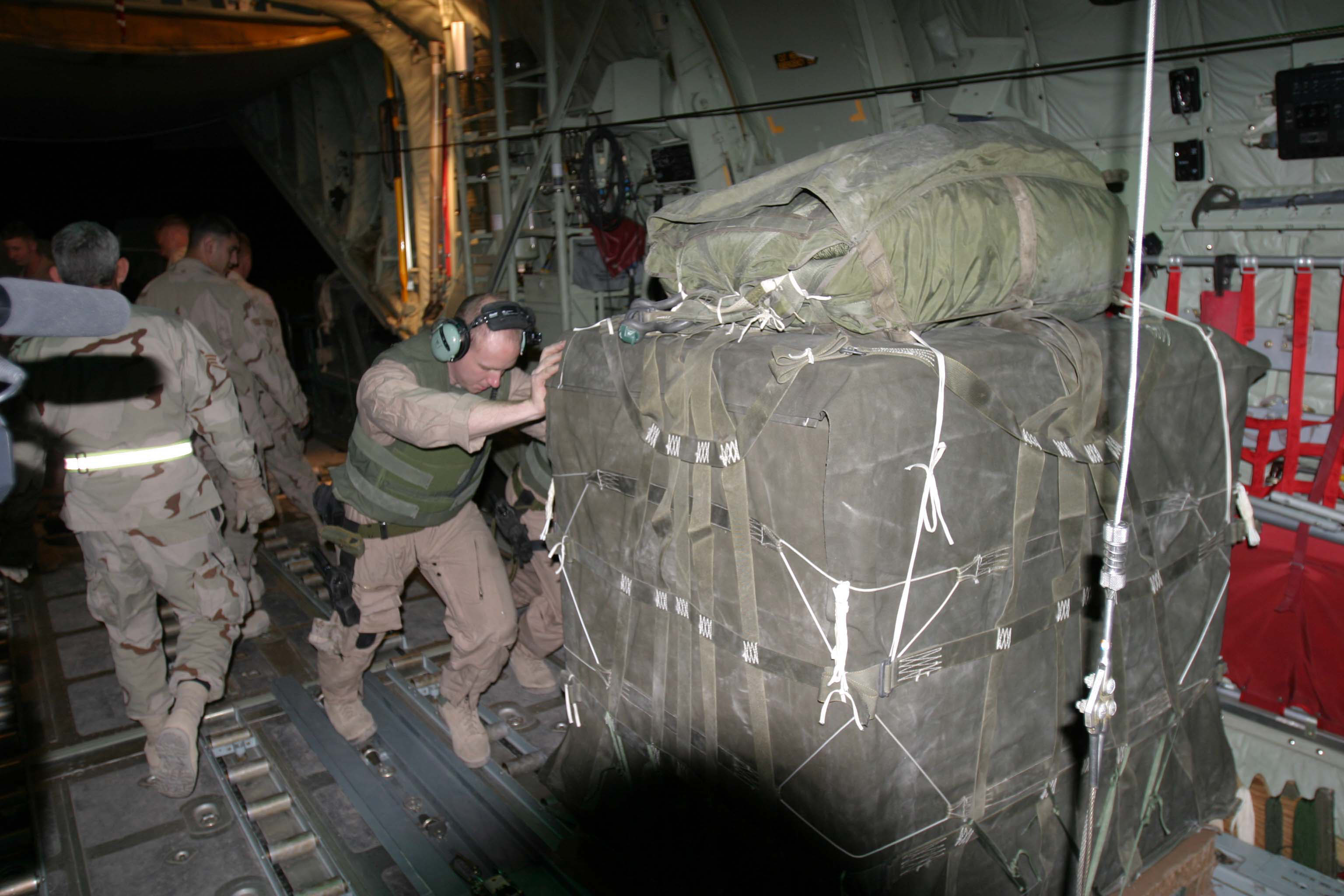 KC-130J aircraft makes first combat aerial delivery > 2nd Marine ...