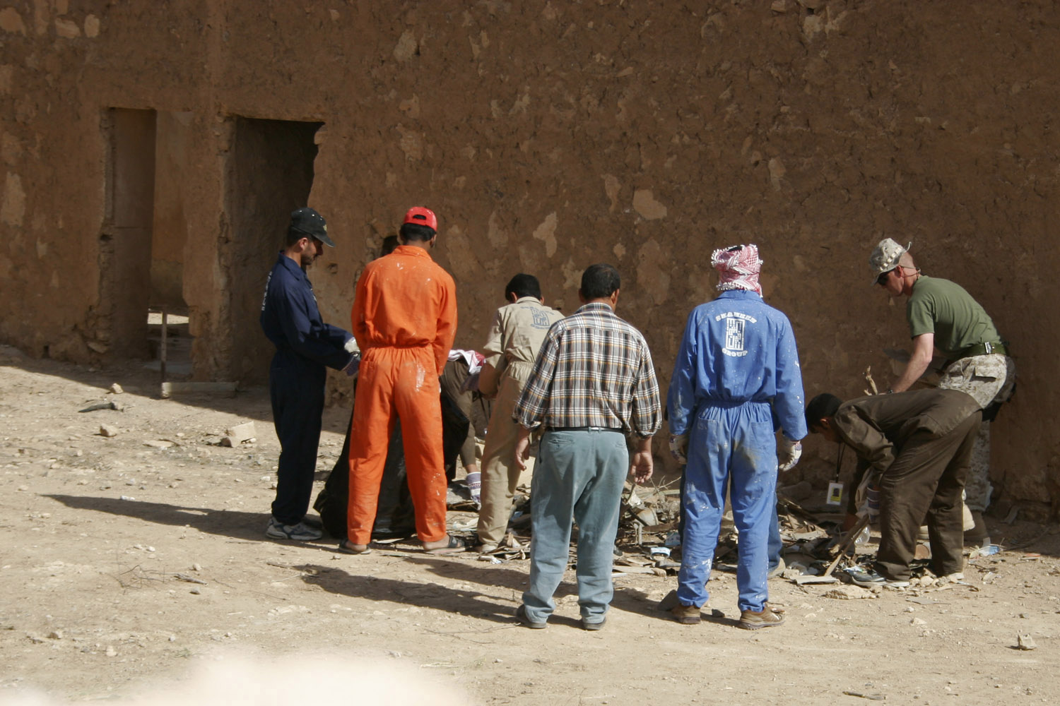 Iraqis participate in reviving legendary site > United States Marine ...