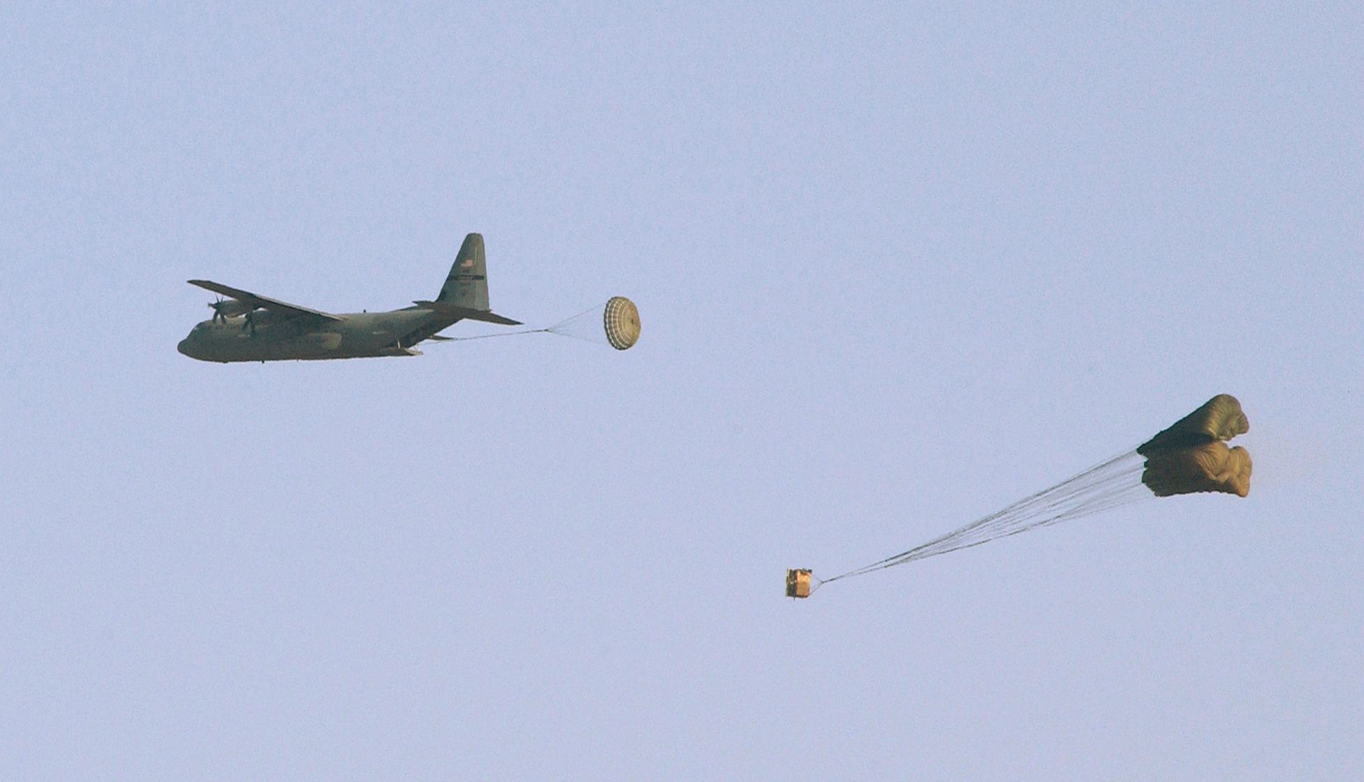 C-130J testers accomplish first five-bundle sequential airdrop