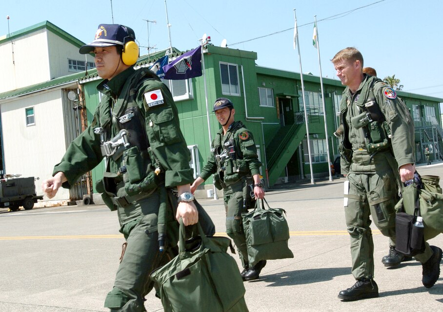 U.S., Japanese Airmen train together during air refueling > United ...