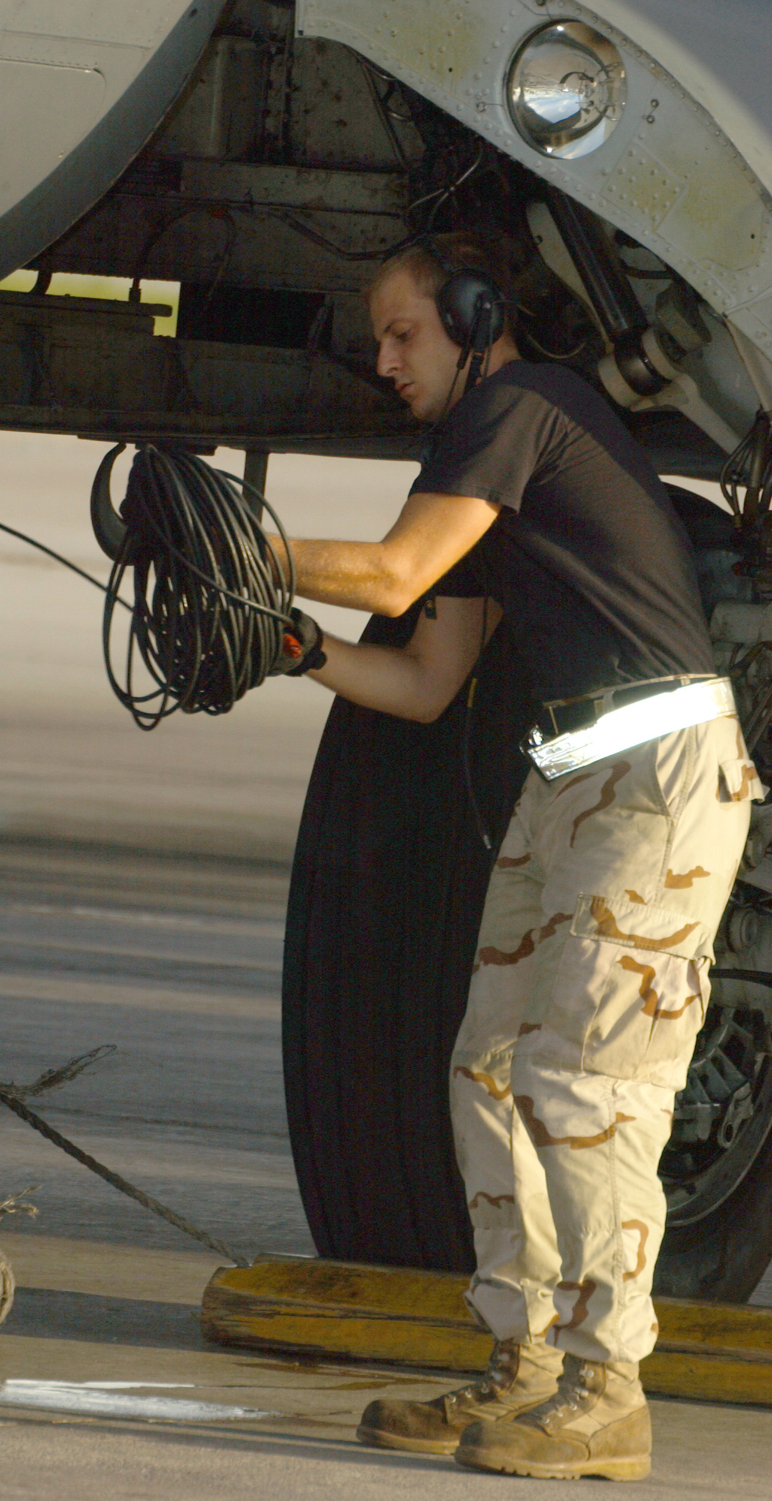 Crew chiefs turn bombers like fighters > Air Force > Article Display
