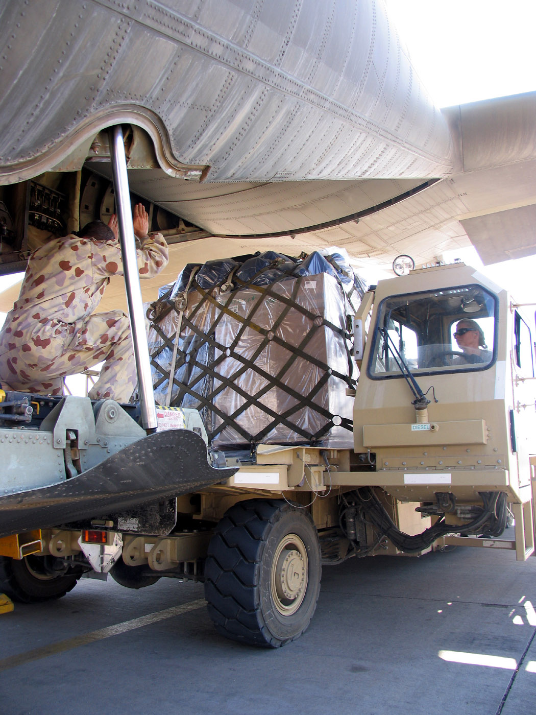 Aerial porters breaking airlift records > Air Force > Article Display