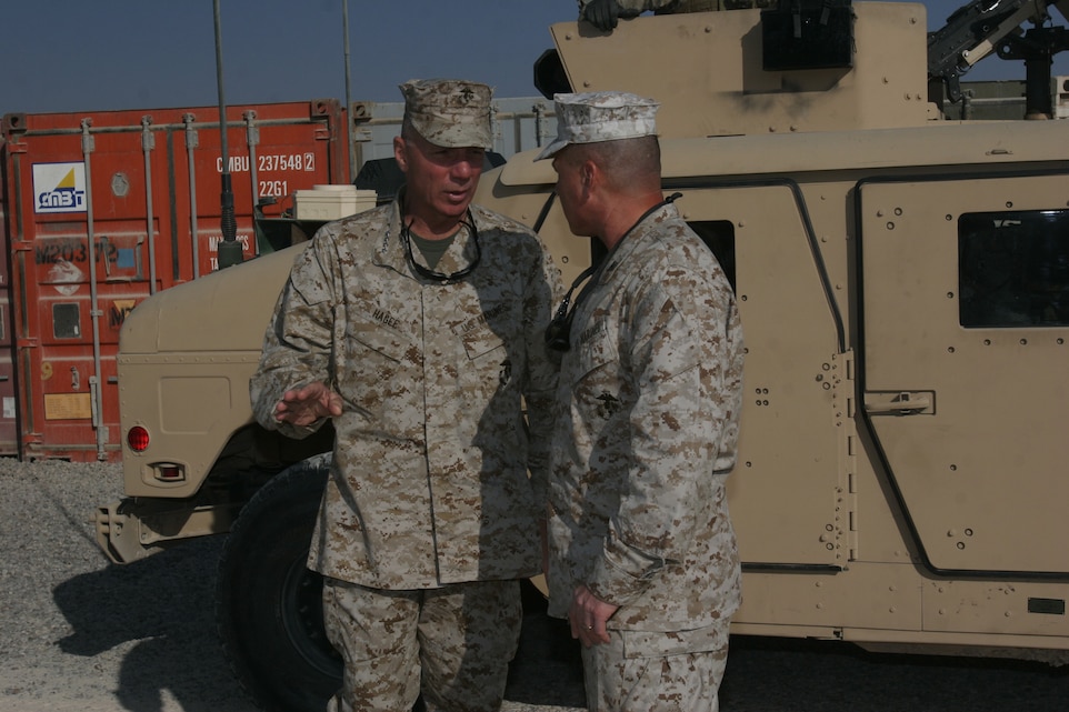 Families, survivors pay tribute to Pearl Harbor > U.S. Marine Corps ...