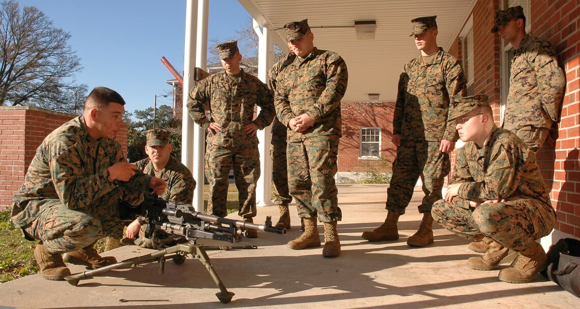 Command Element Marines aim for excellence > 24th Marine Expeditionary ...