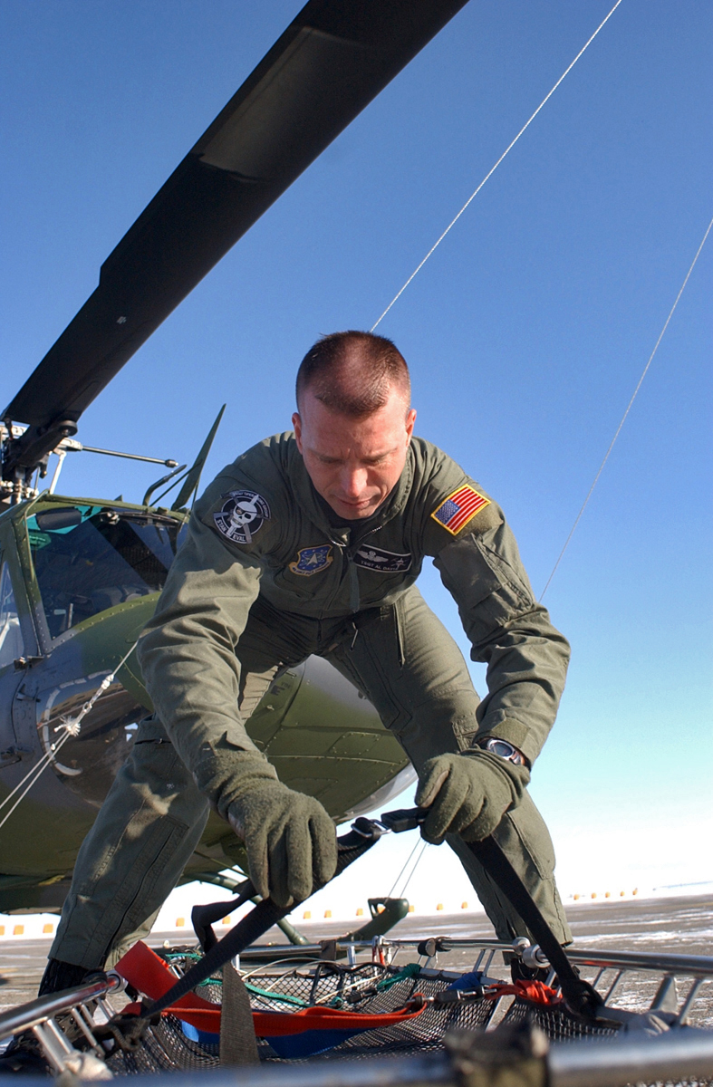 Helicopter crew starts new year with rescue > Air Force > Article Display