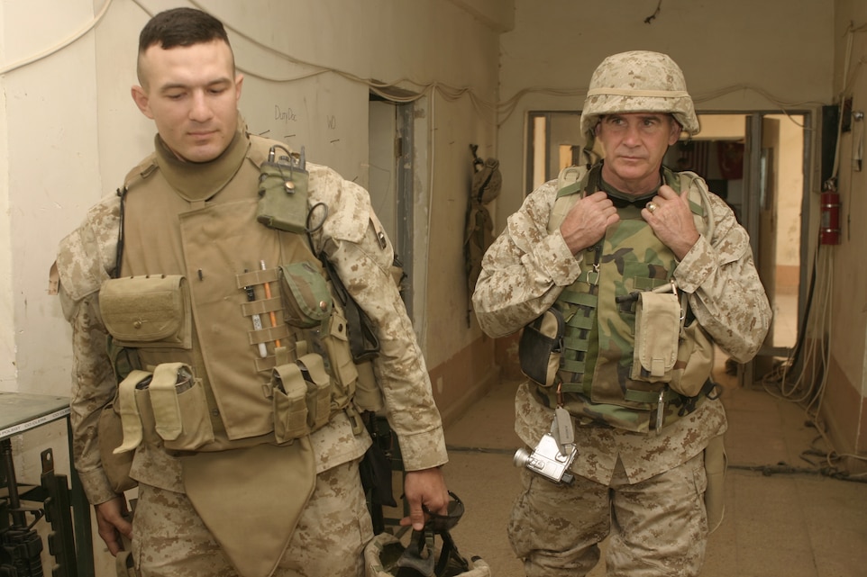 Caught in the spotlight: Oliver North visits Marines on Iraqi ...