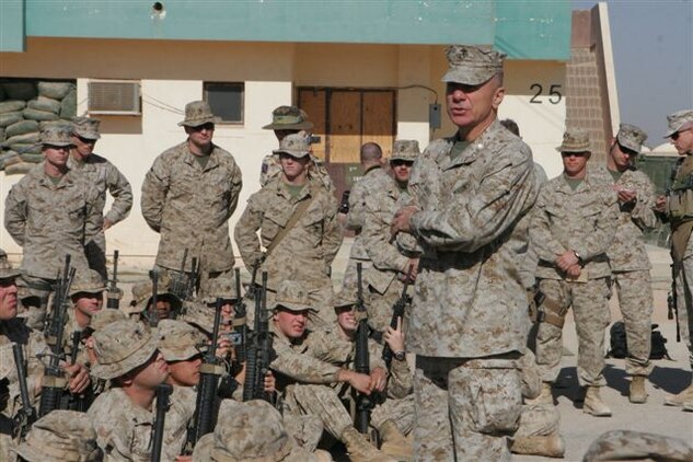 Marine Commandant visits desert outpost > 2nd Marine Division > News ...