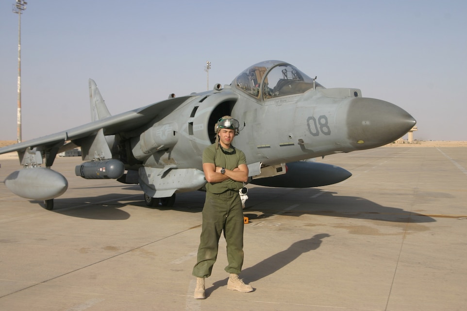 Fighter jet mech shares unique perspective of war > United States ...