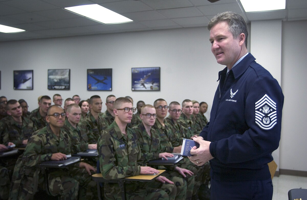 Murray launches inaugural edition of Airman handbook > Air Force ...