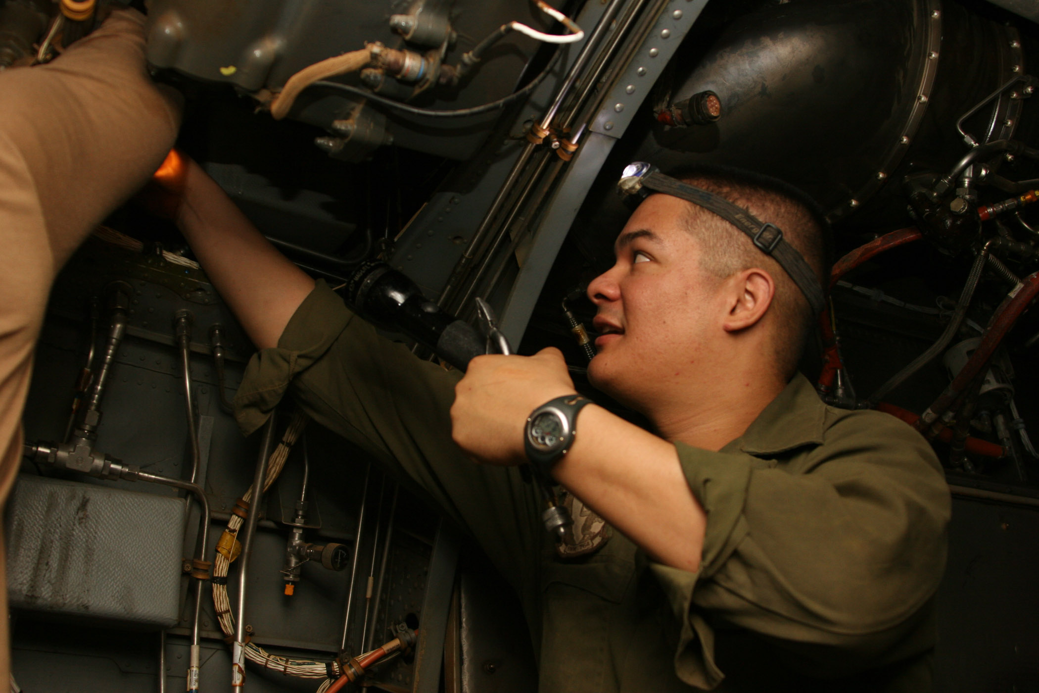 Moonlight flightline division ensures aircraft readiness > 2nd Marine ...