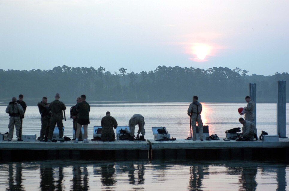 2nd Force Recon Marines tackle the New River > II Marine Expeditionary ...