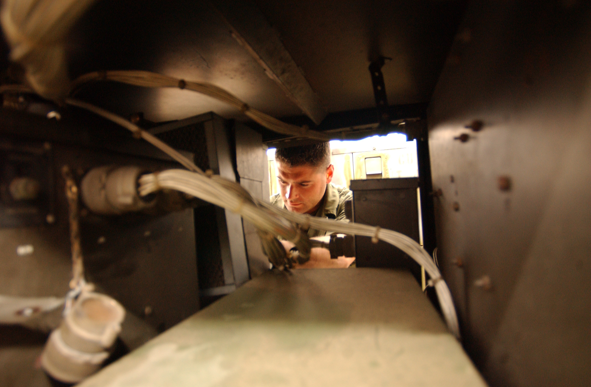 Mobile maintenance Marines keep squadron running > Marine Corps Air ...