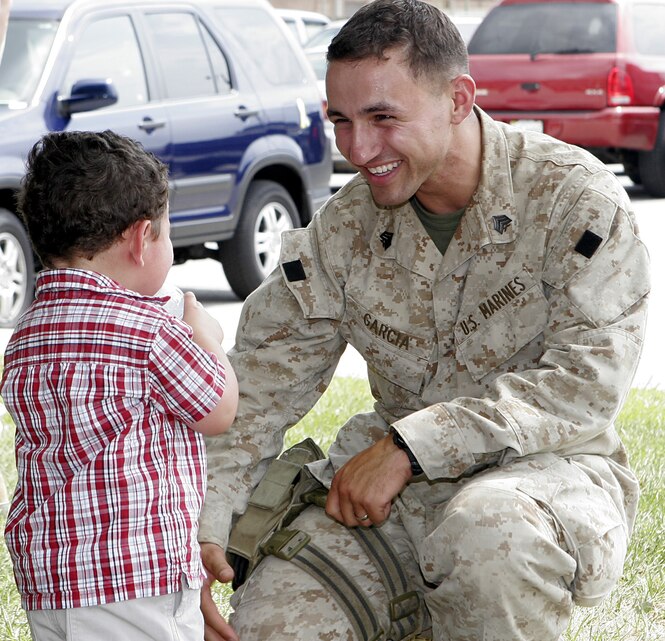 2nd Radio Bn. Marines receive warm welcome home > II Marine ...