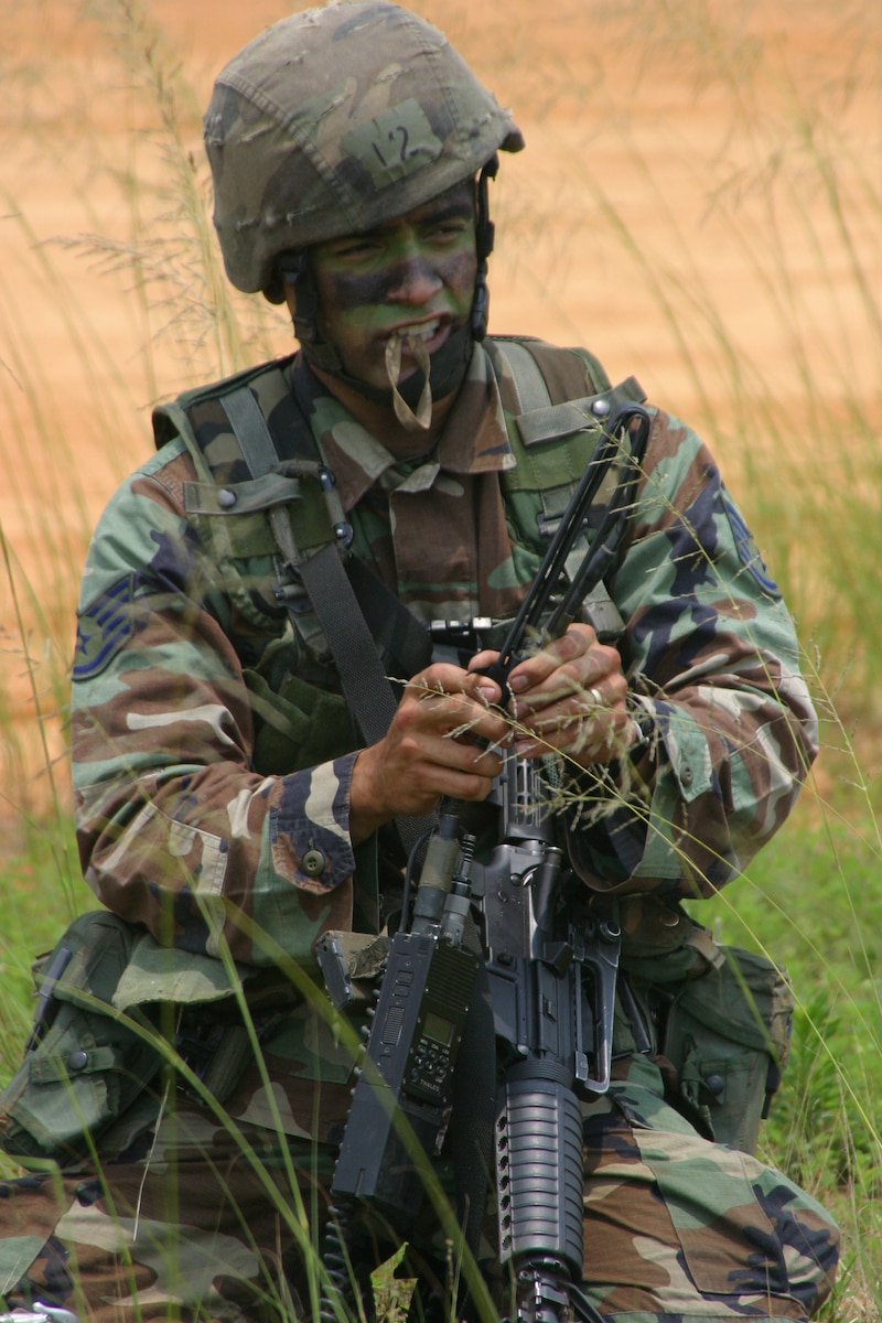 Airmen train to wear scarlet beret > Air Force > Display
