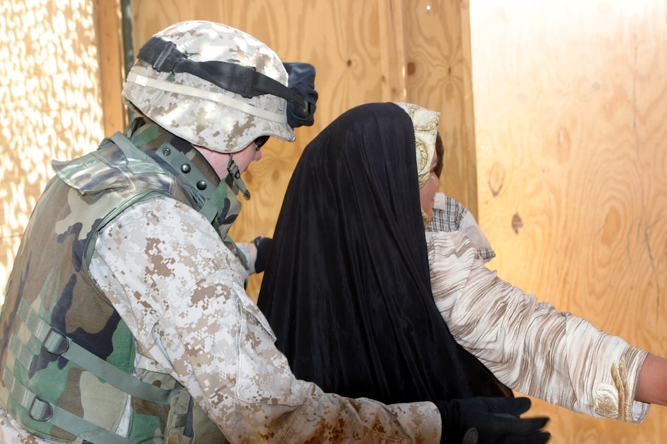 MARCENT commander visits 2nd MAW in Iraq > 2nd Marine Aircraft Wing ...