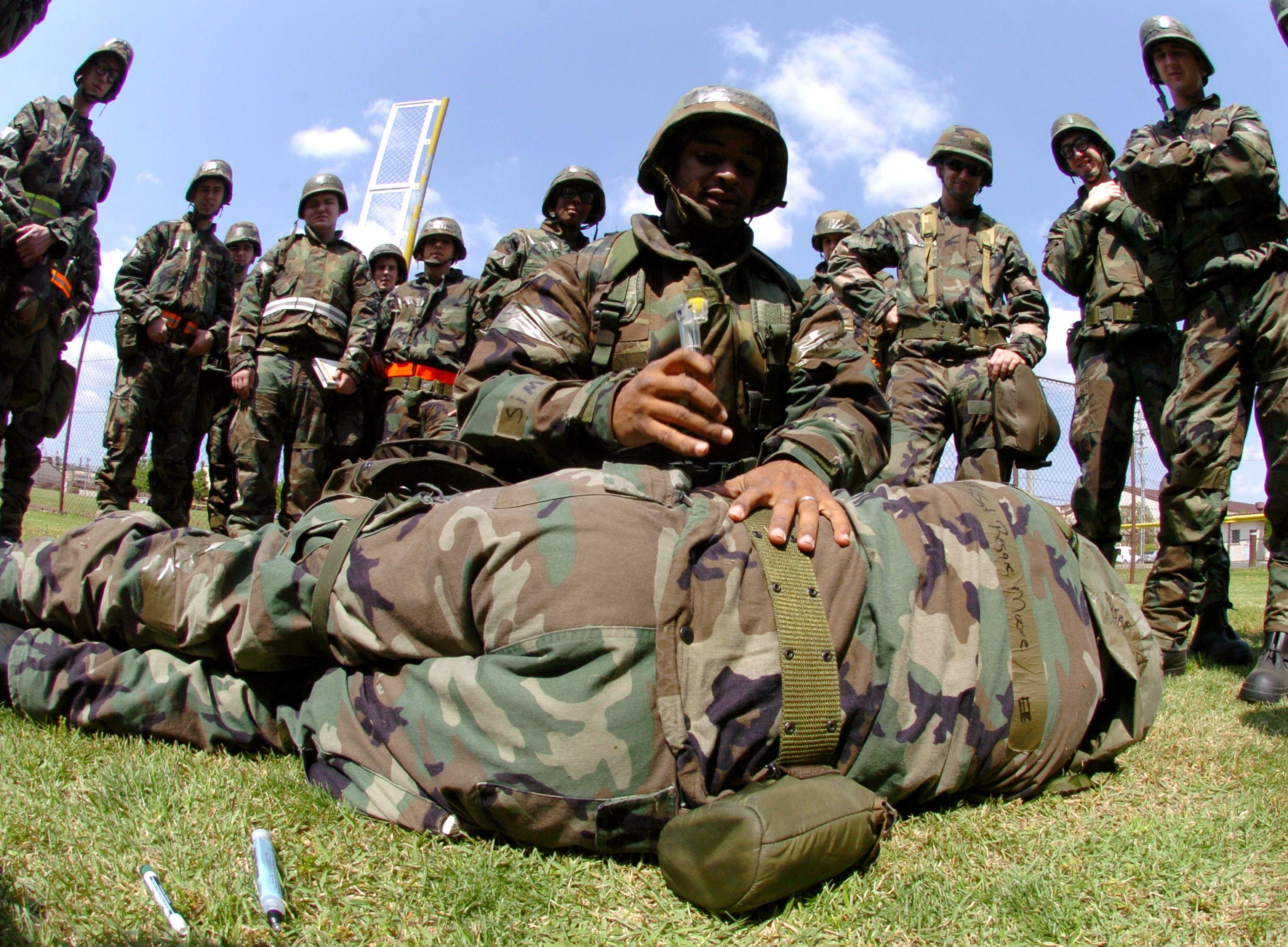 Civil engineers train for chemical attacks > Air Force > Article Display