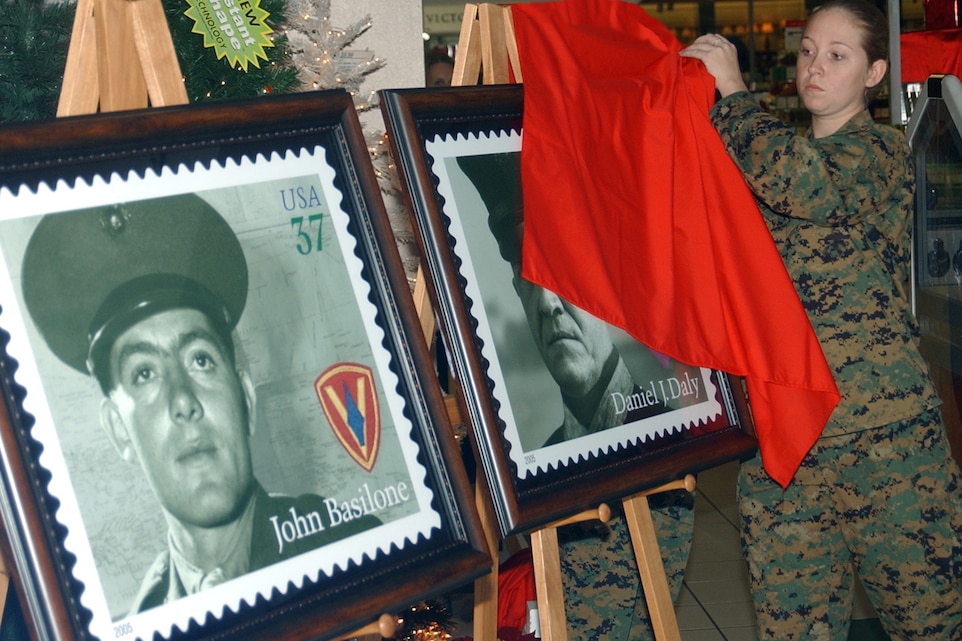 USPS unveils distinguished Marines commemorative stamps > Marine Corps ...