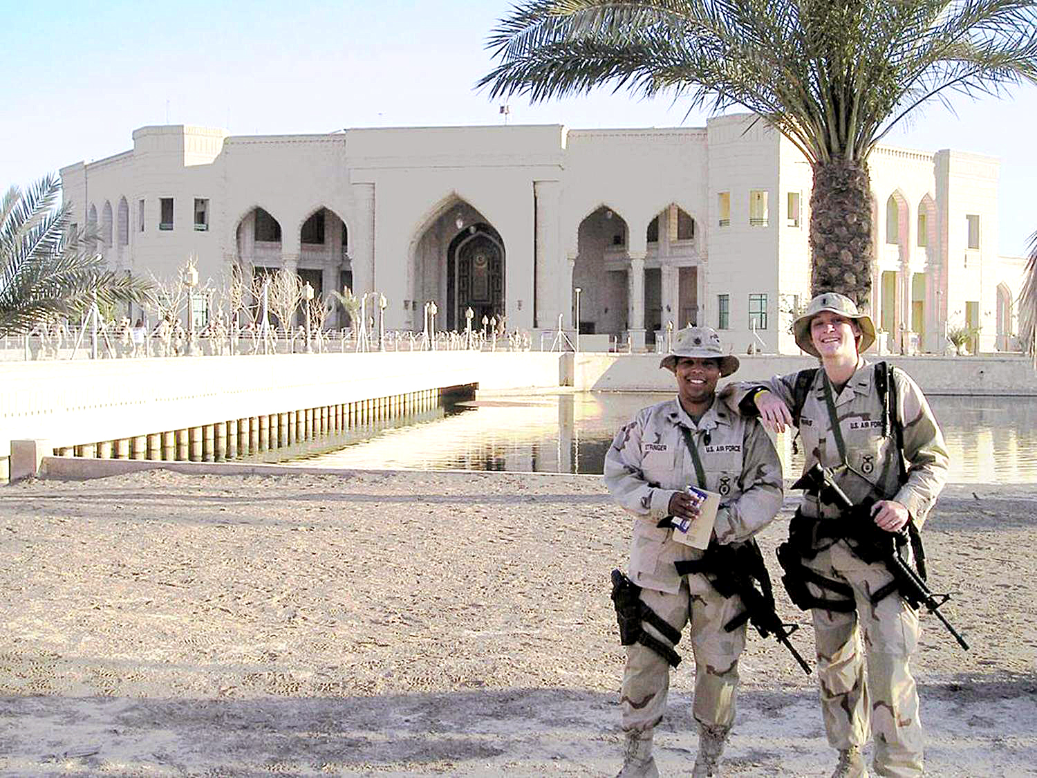 Female officers train Iraqi soldiers > Air Force > Display