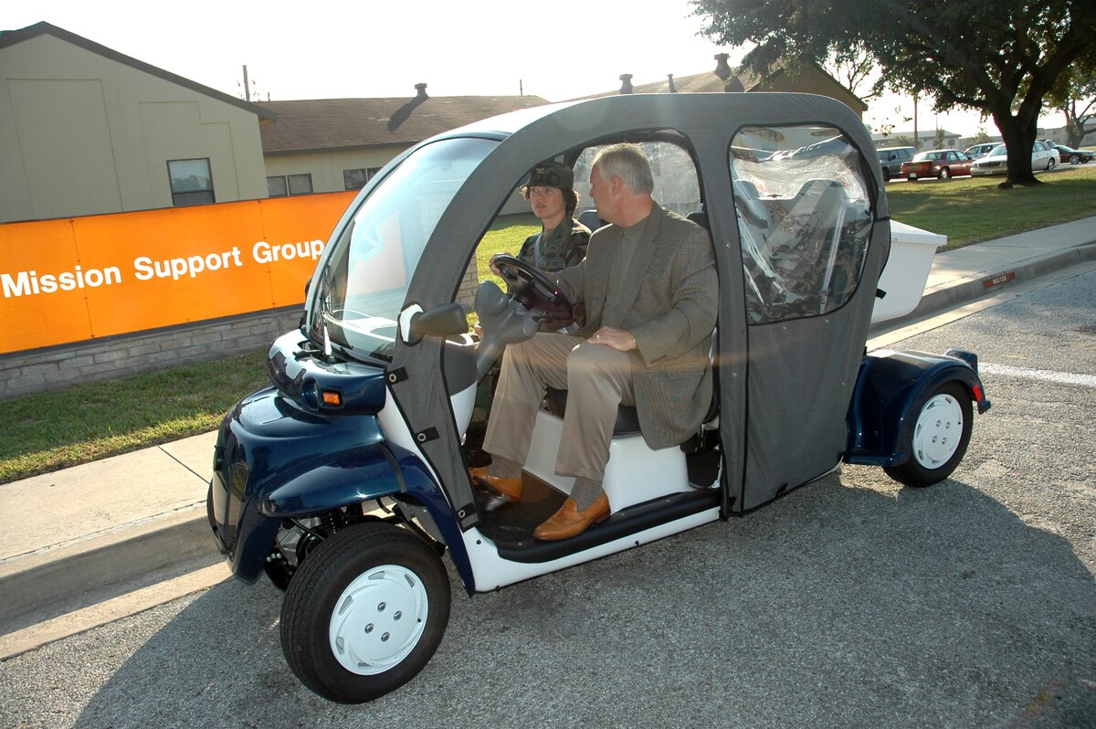 Electric cars cut fuel costs > Air Force > Article Display