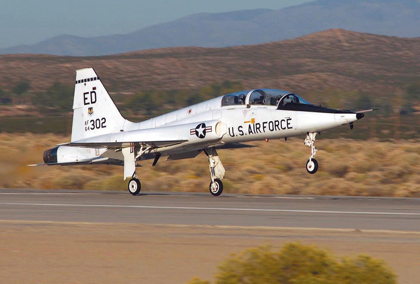 Edwards Talons test one-engine takeoffs > Air Force > Article Display