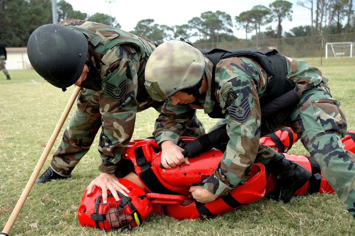 Air commandos learn martial arts from Marines > Air Force > Article Display