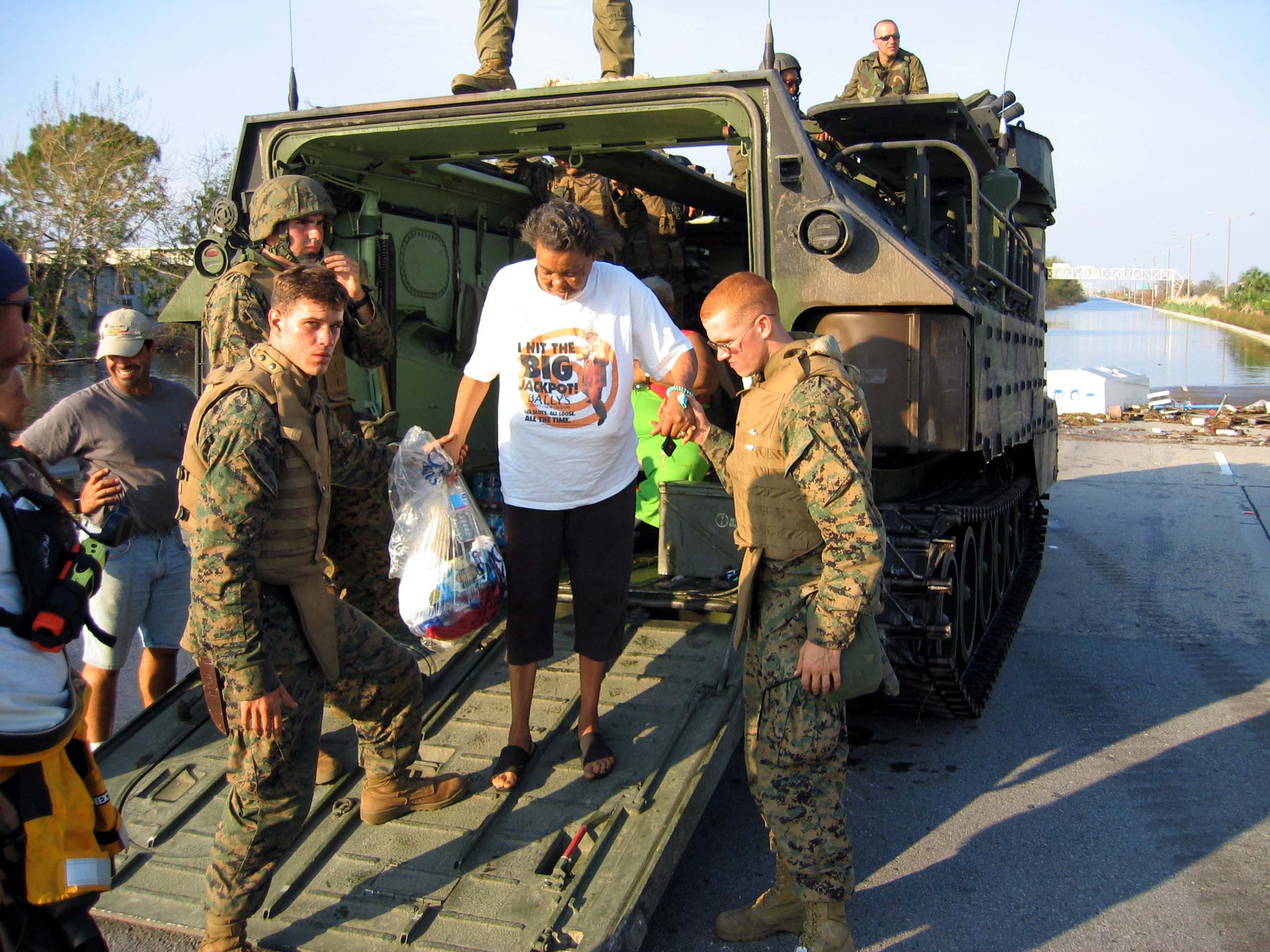 BLT 1/8, 4th AAVs rescue victims of Hurricane Katrina > 24th Marine ...